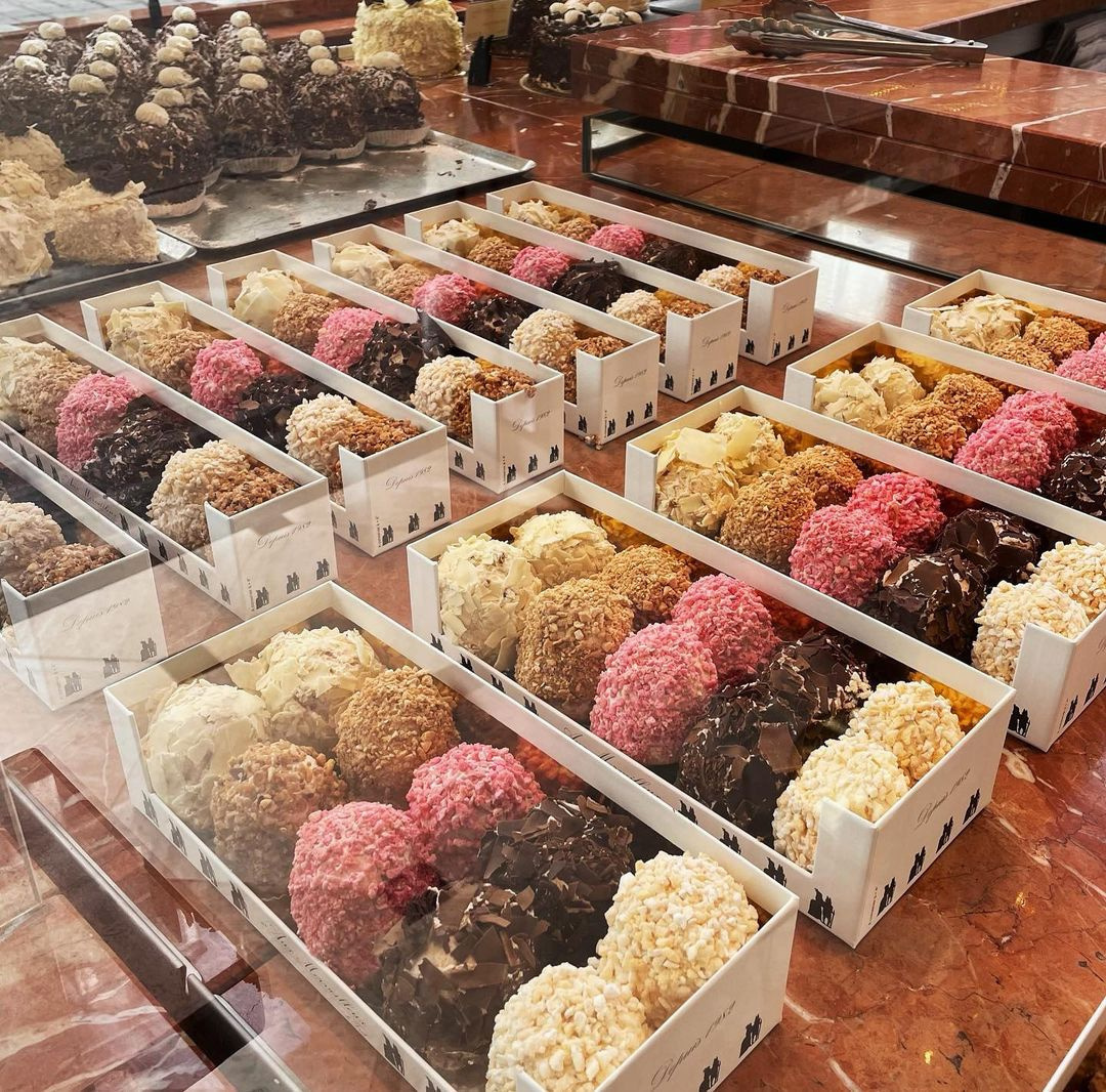 Aux Merveilleux de Fred - restaurant Lyon - Réserver, Horaires ...