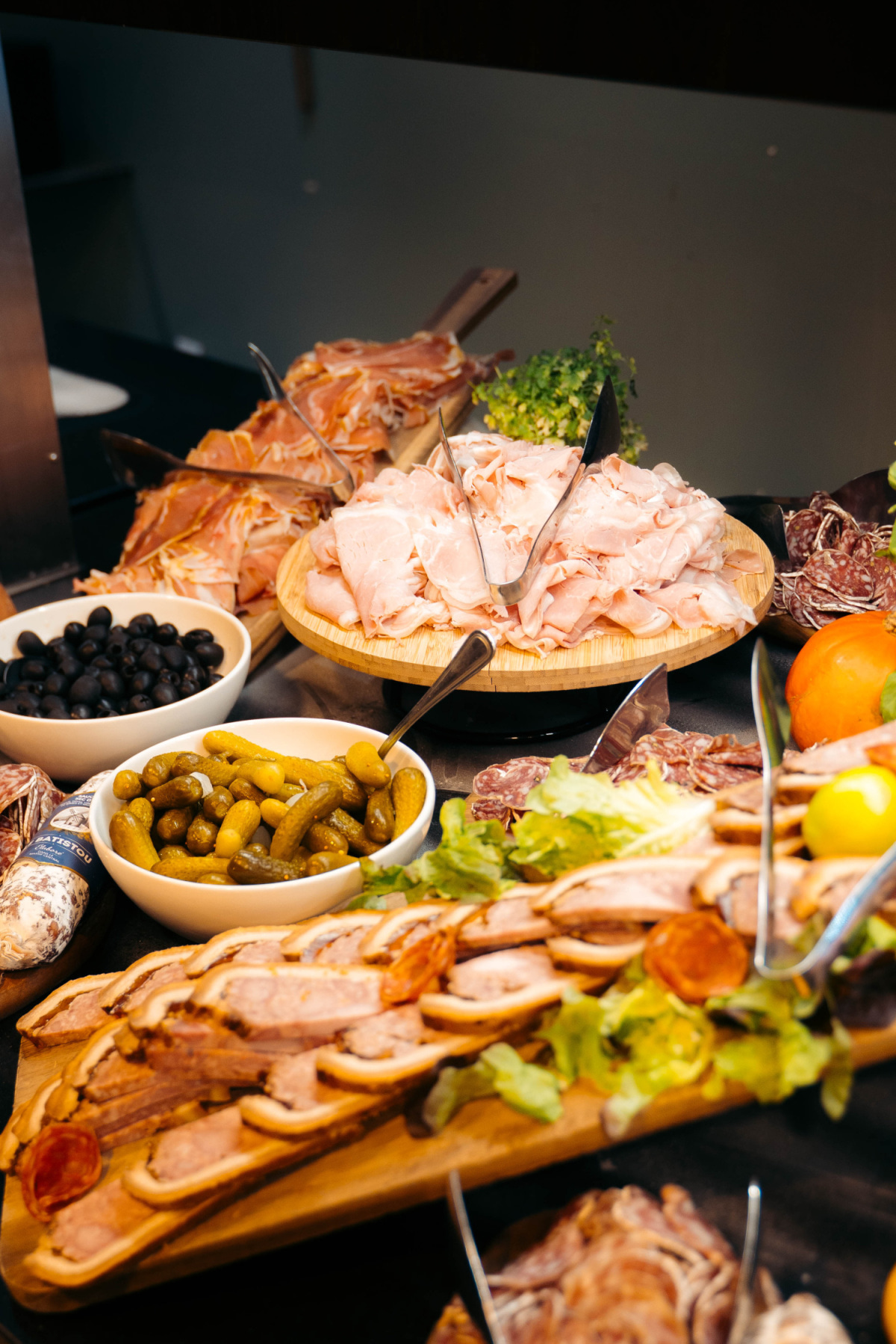 Les Grands Buffets Lyonnais - restaurant Lyon - Menu, Vidéo, Photo ...