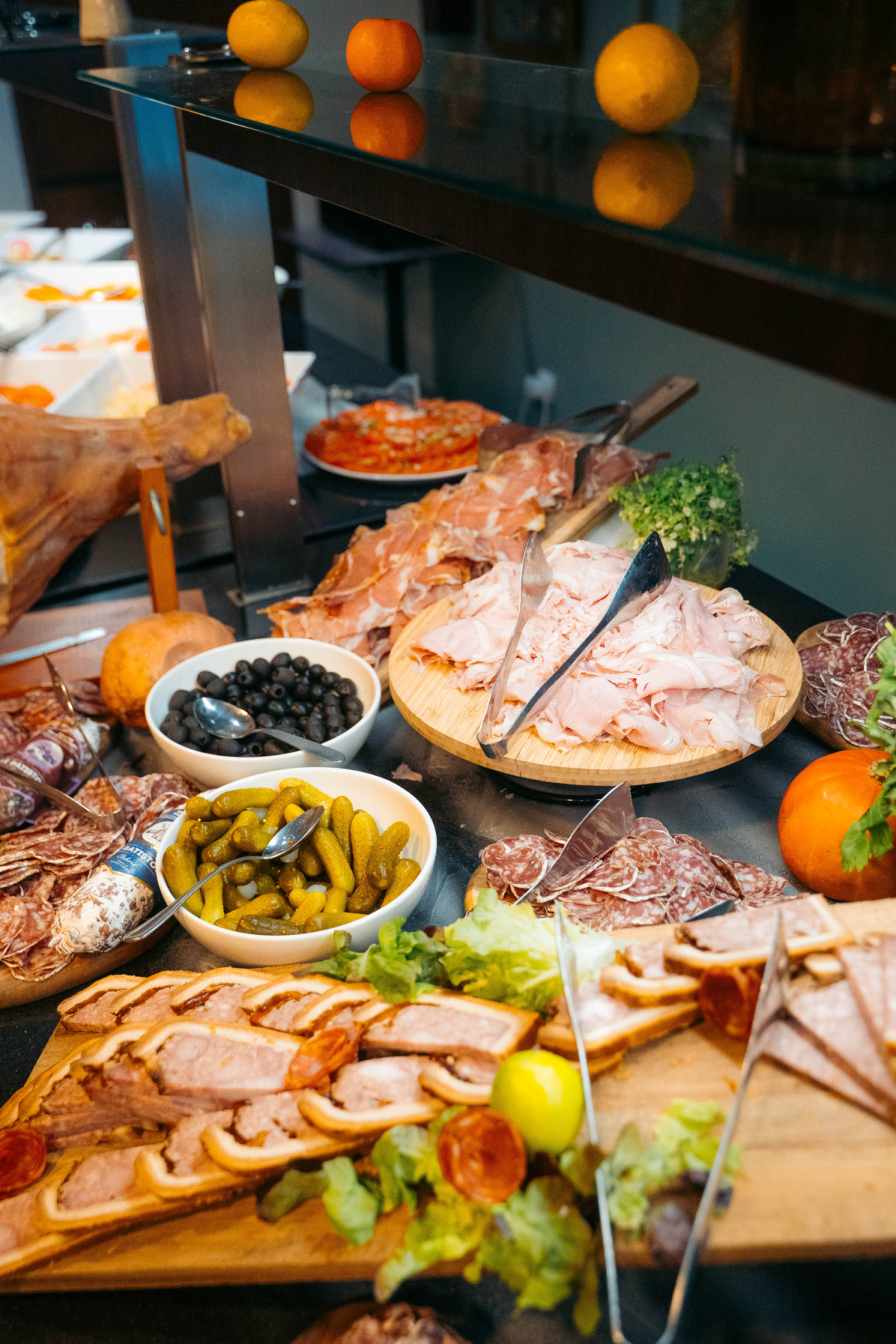 Les Grands Buffets Lyonnais - restaurant Lyon - Menu, Vidéo, Photo ...